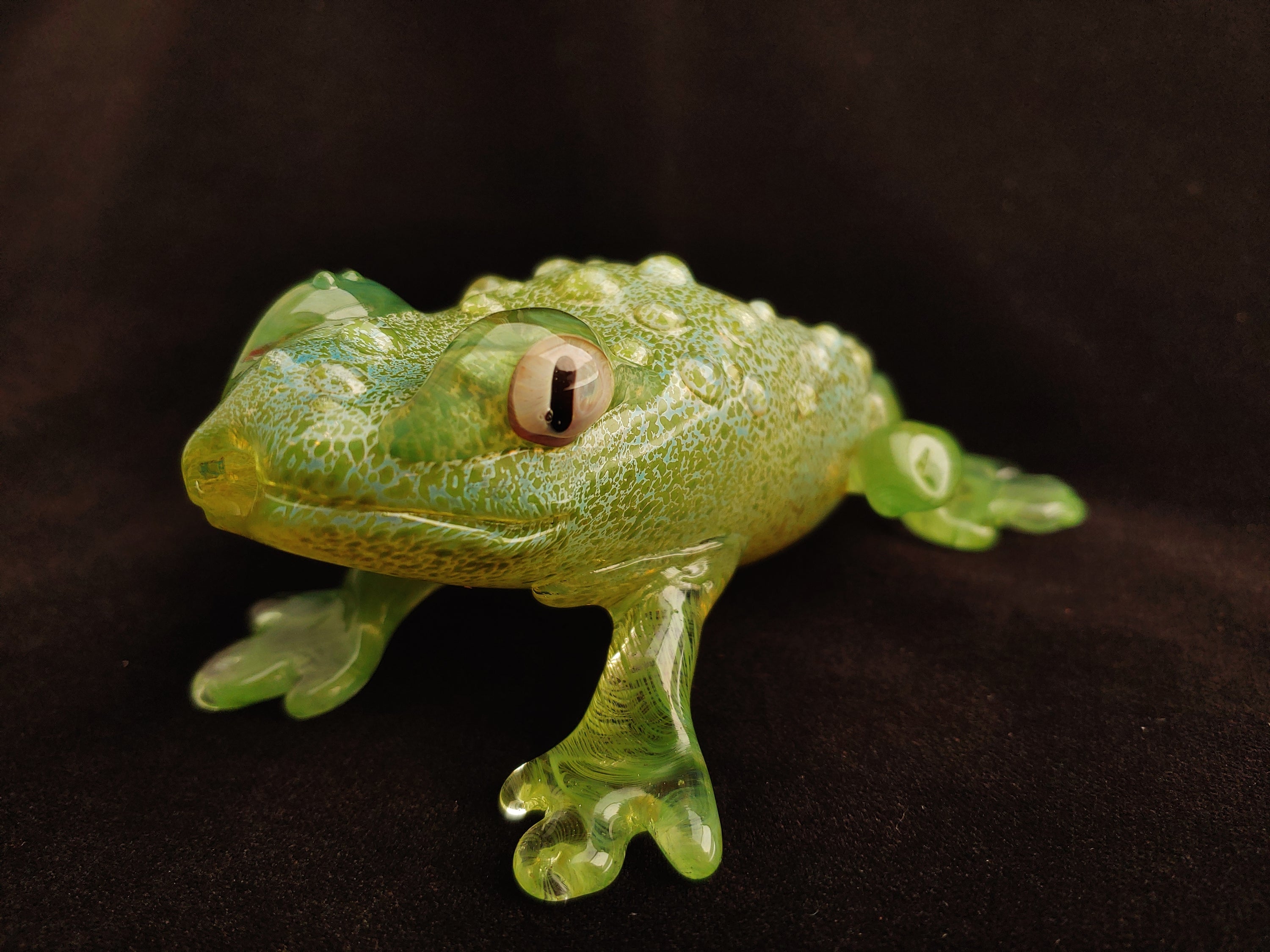 Unique Sculpted Glass Pipes: Fish, frogs, worms, squids, turtles, etc ...