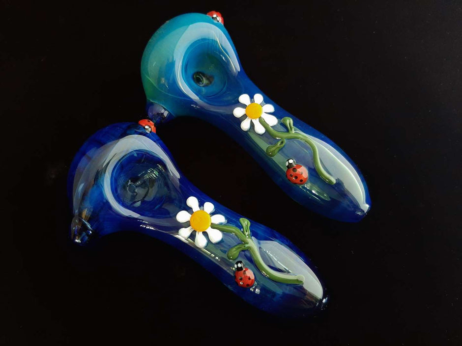 Unique Sculpted Glass Pipes: Fish, frogs, worms, squids, turtles, etc ...