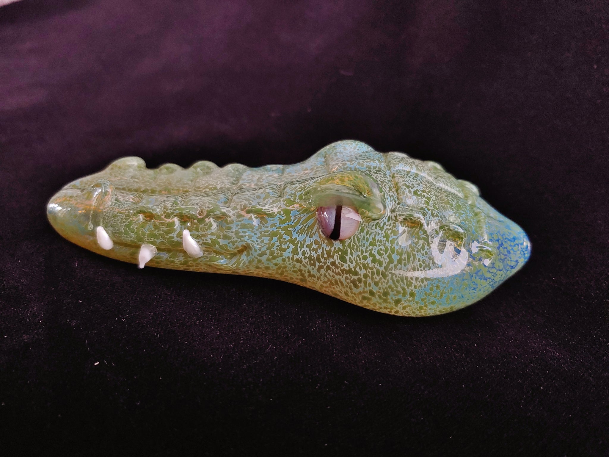 Color Changing Glass Gator Pipe – Glass Den